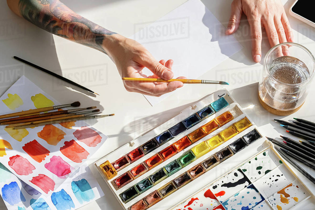 Female Artist Starting To Draw On Blank Sheet Of Paper. - Royalty-free ...