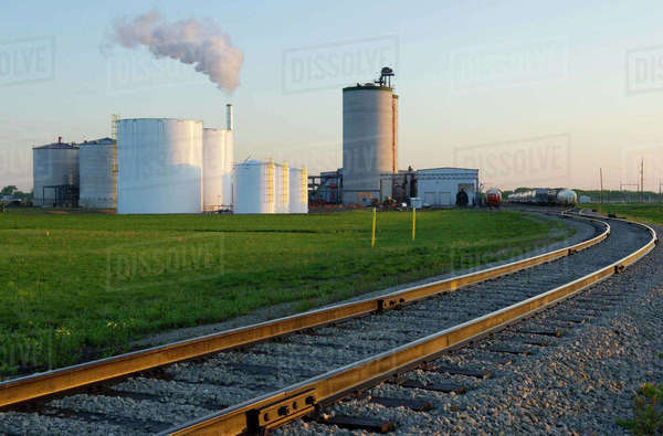 Agriculture - Ethanol production plant showing railroad car access ...