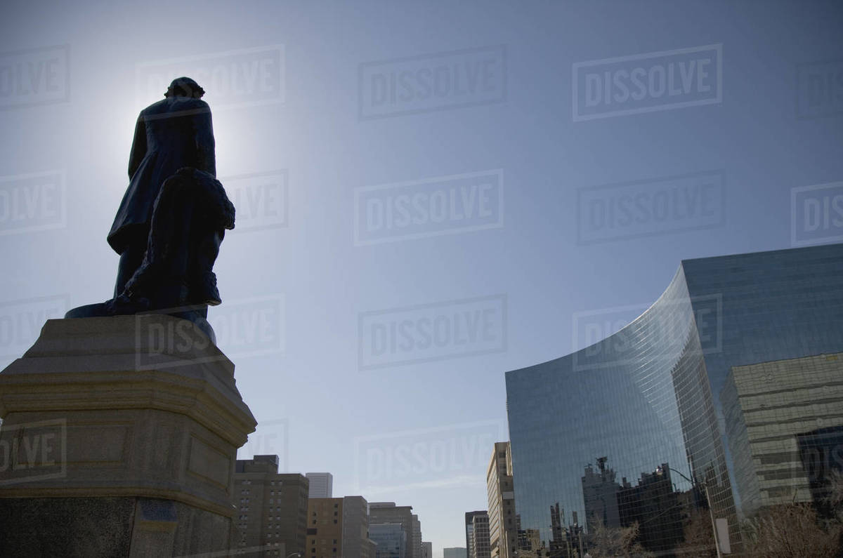 Statue & Building - Stock Photo - Dissolve