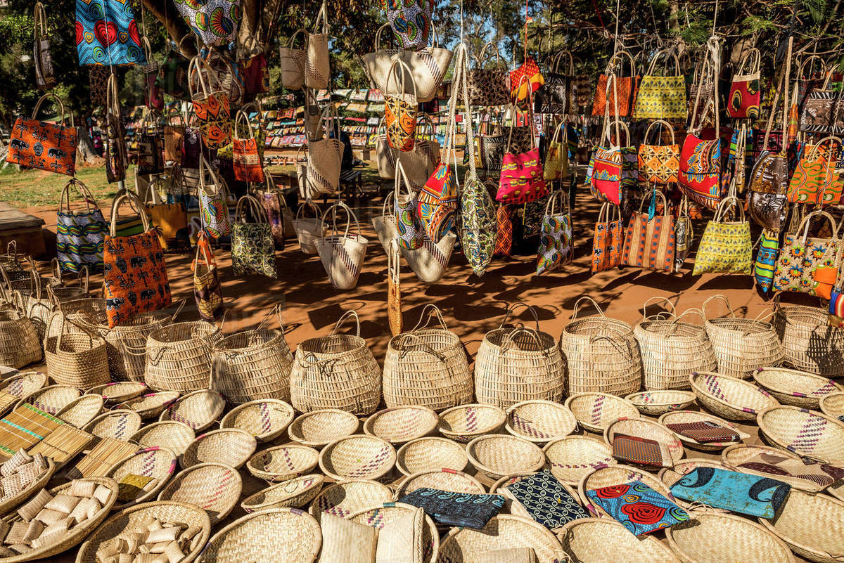 Handbags hanging from the trees at Feira de Artesanato Flores e ...
