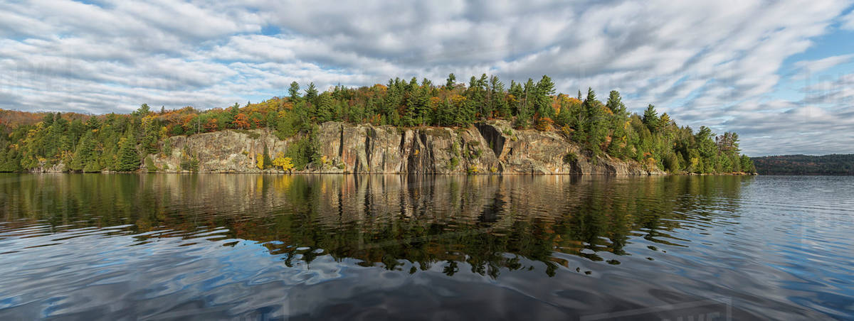 Panoramic view of the cliffs in Rock Lake in autumn, Algonquin Park ...