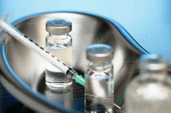 Injectable medications. Kidney dish with injectable medications in ...