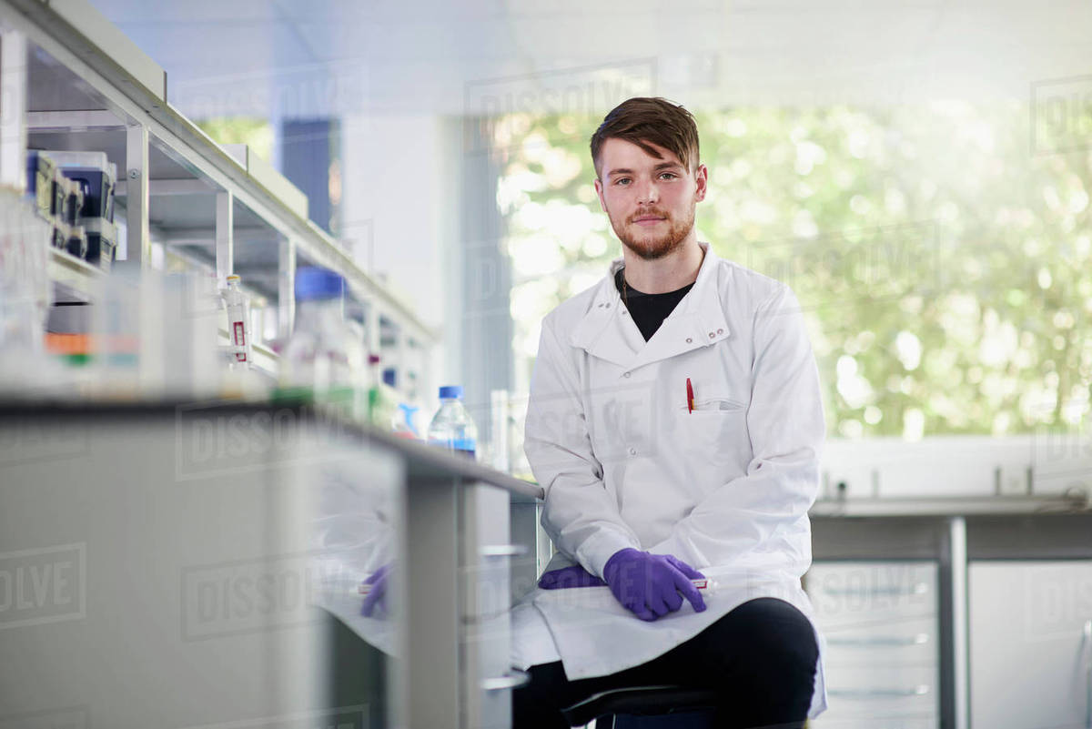 Portrait of scientist in laboratory looking at camera - Royalty-free ...