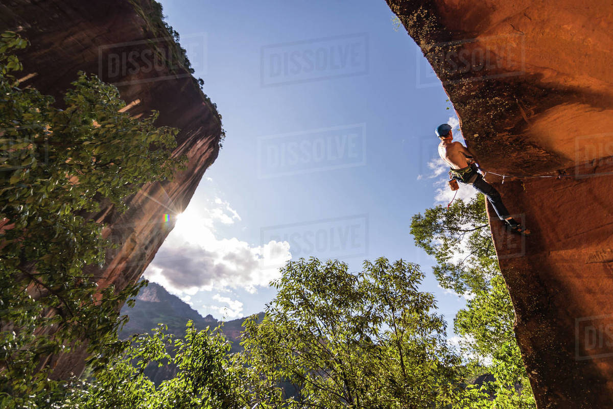 Rock climber scaling rock face, Liming, Yunnan, China - Stock Photo ...