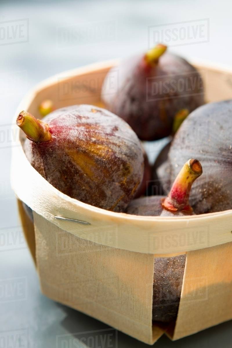 Basket of whole figs - Royalty-free Stock Photo | Dissolve
