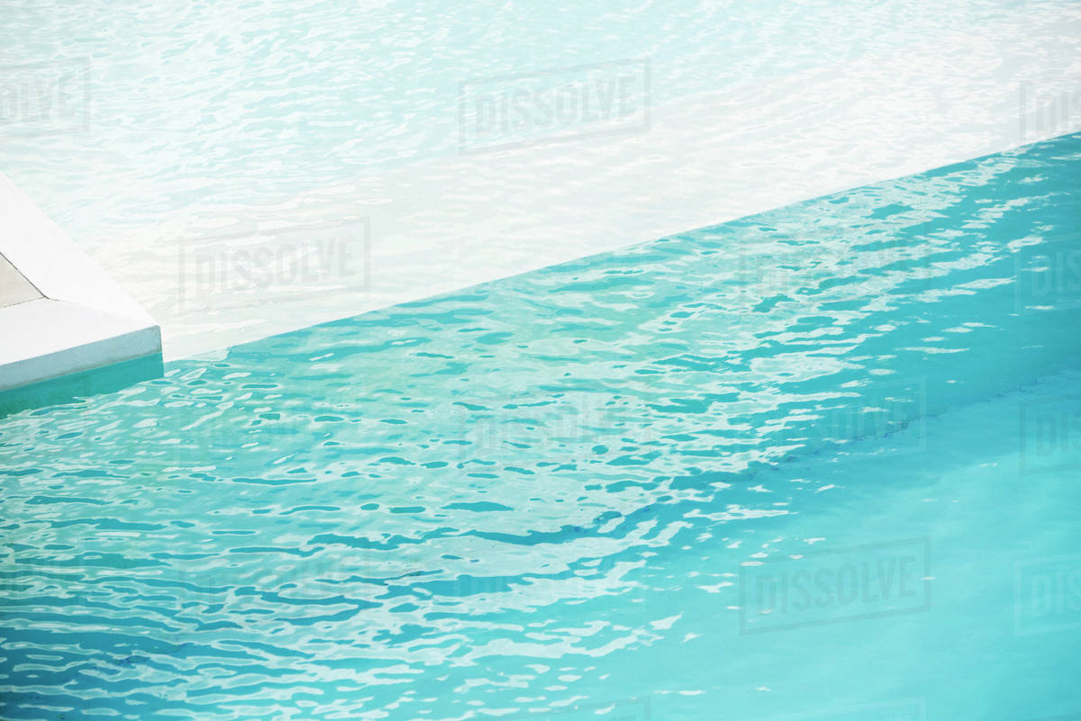 Swimming pool with ledge separating deep and shallow ends - Stock Photo ...