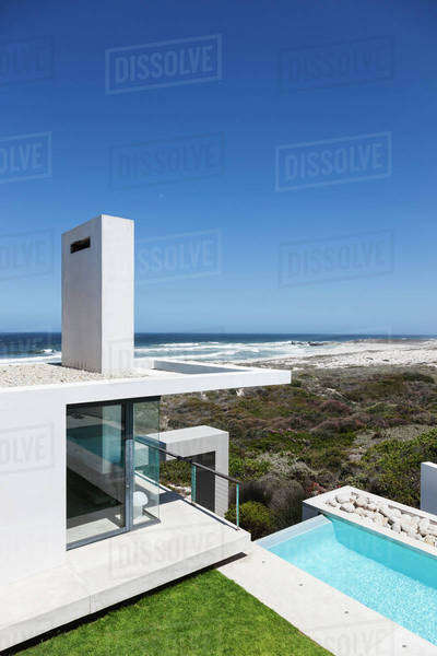 Modern house overlooking ocean - Royalty-free Stock Photo | Dissolve
