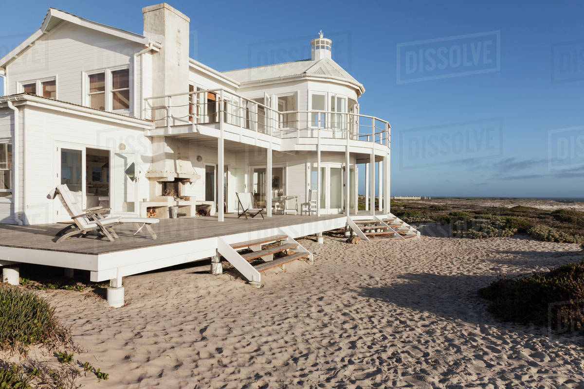 Beach house overlooking ocean - Royalty-free Stock Photo | Dissolve