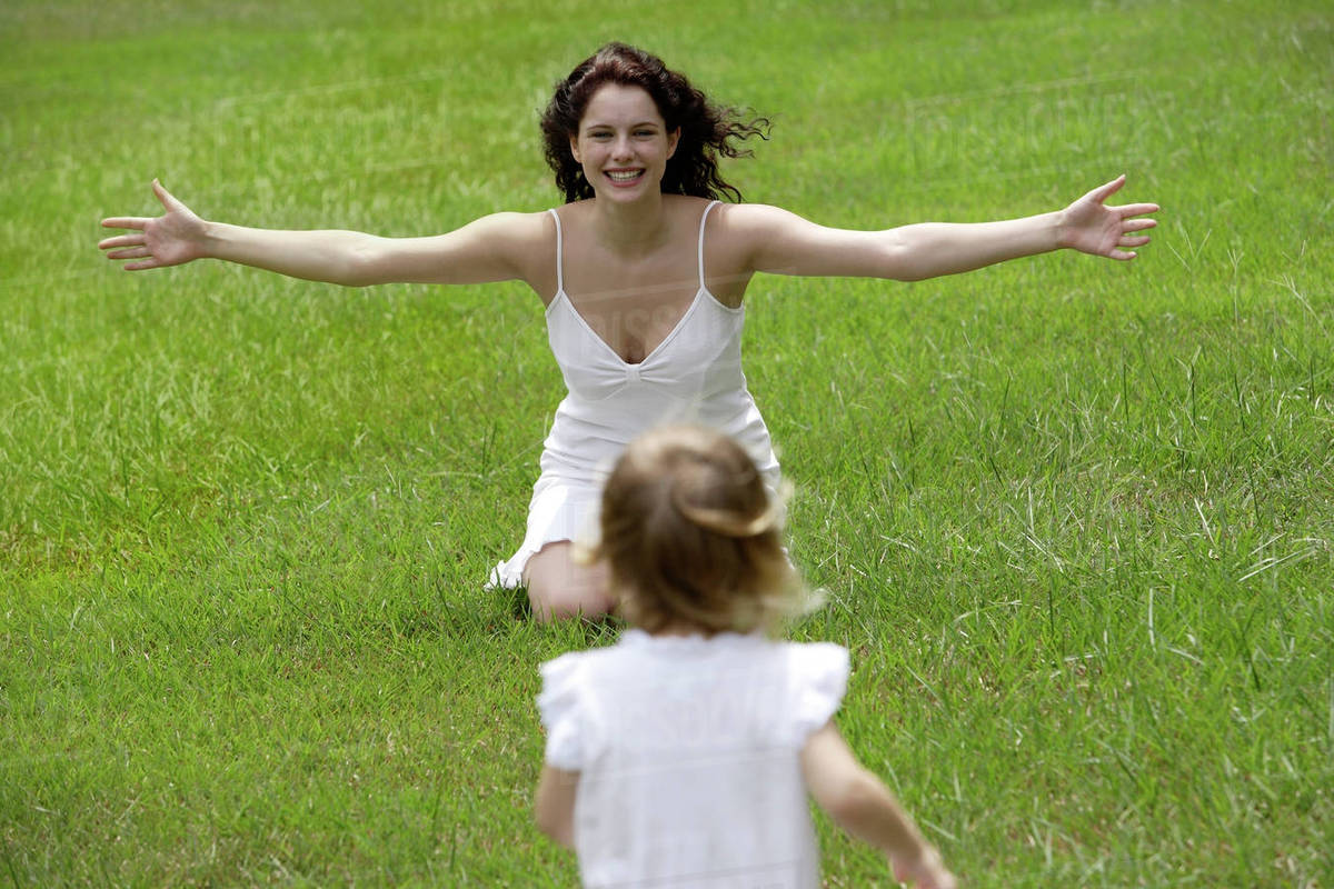 Mother opening arms out for little girl - Royalty-free Stock Photo ...
