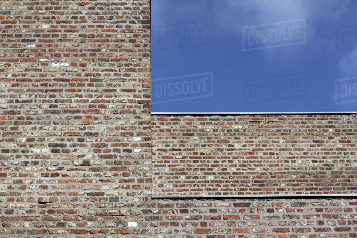 Front wall and back wall creating a forced perspective - Stock Photo ...